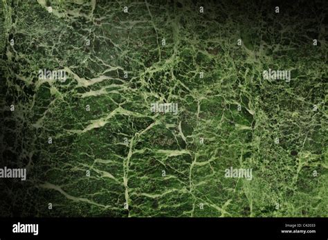 Superficie de textura de mármol verde iluminado de fondo en diagonal
