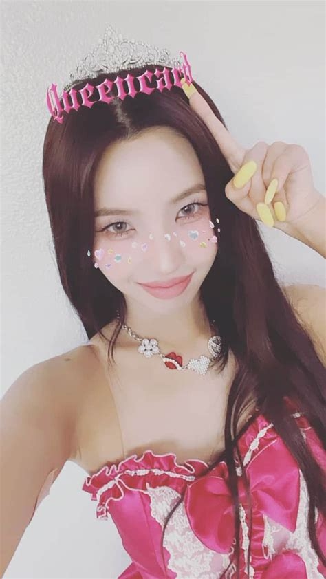 G I DLEさんのインスタグラム動画 G I DLEInstagram 퀸카의 Take a Photo Time