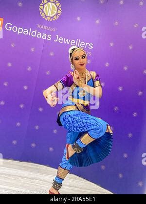 Bharatanatyam Tamil பரதநடடயம es una forma de danza clásica india