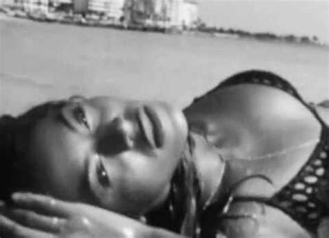 Still In Love Kissing You By Beyonc Music Video Reviews Ratings