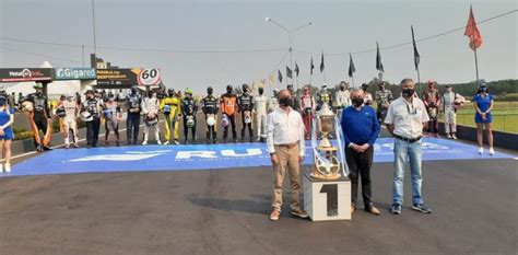 El TC con sus candidatos presentó la Copa de Oro Carburando