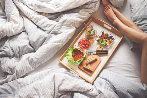 Melatonina para dormir qué es y los 10 alimentos que ayudan a combatir