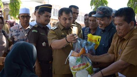 Pj Bupati Aceh Besar Pantau Pasar Murah Di Masjid Abu Indrapuri Harga