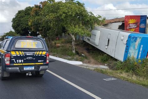 Nibus Romeiros Tomba Na Para Ba E Acidente Deixa V Tima Fatal