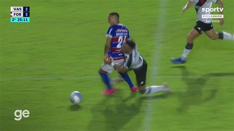 Vídeo Aos 25 min do 2º tempo cartão amarelo de Payet do Vasco contra