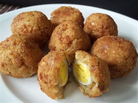 Meiguices e Canduras Bolinho de carne moída ovo de codorna