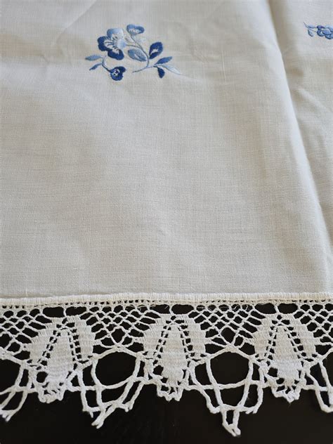KAD ringen Broderet dug med Blå Blomst mønster 140 x 140 cm
