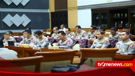 Kapolri Kenalkan Pejabat Baru Di Rapat Bersama Komisi III DPR