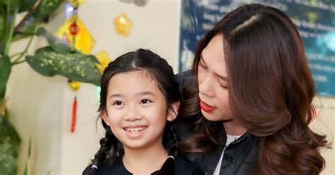 Mỹ Tâm trao quà Khu dưỡng lão con gái Mai Phương bất ngờ xuất hiện