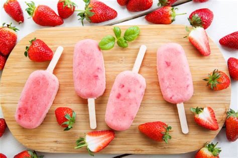cómo hacer paletas de hielo con frutas naturales