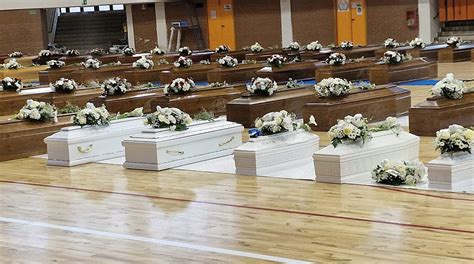 Strage Di Cutro Per L Italia Il Barcone Non Era In Pericolo Il