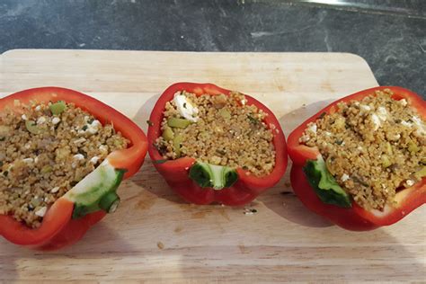 BBQ LOVE Rezept Mit Couscous gefüllte Paprika