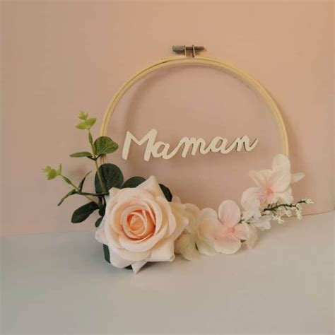 Id Es Diy Pour Cr Er Une D Coration Murale Avec Des Fleurs Artificielles