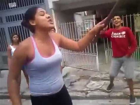 Polícia separa briga entre mulheres na rua YouTube