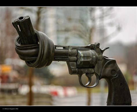 A World Without Guns Un Mundo Sin Armas A Sculpture Outs Flickr