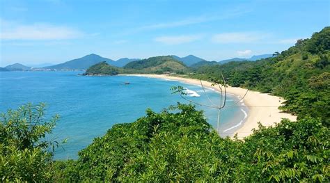 Praia Vermelha do Norte Tem muitas ondas e é ideal para o surfing