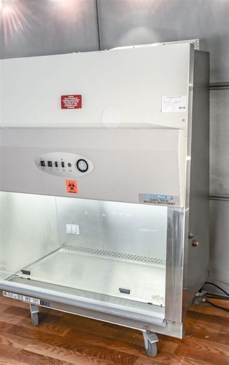 2015 Nuaire NU 475 Cellgard ES Class II Type A2 Biosafety Cabinet