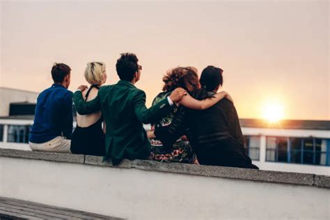 Rodéate de personas que se alegren de tus éxitos y felicidad Galuvi