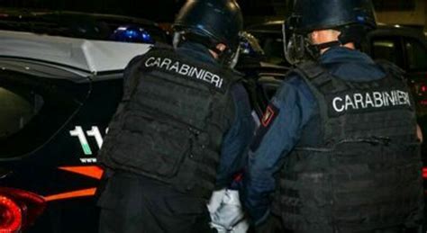 Camorra Droga Da Viareggio A Napoli La Pizzeria Usata Come Base Per