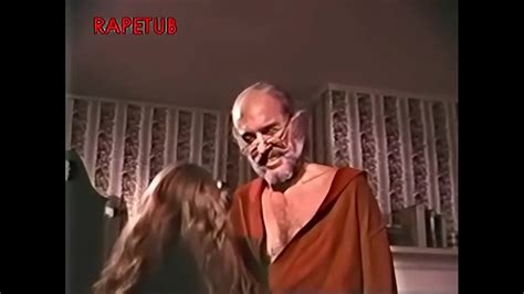 El abuelo le da una lección de sexo a su nieta XVIDEOS