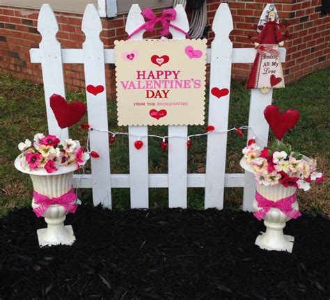 Our Valentine S Day Decorated Outdoor Fence And Urns Valentines