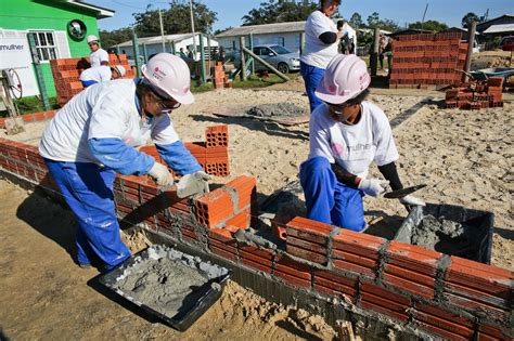Falando Sociologicamente Mulheres na Construção Civil