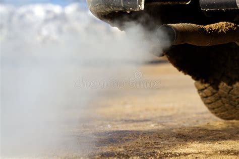 Scarico Del Tubo Dell Automobile Del Fumo Fotografia Stock Immagine