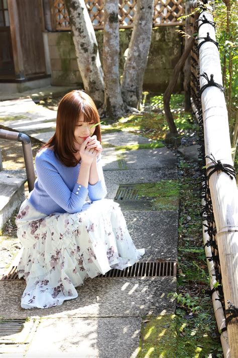 Viernes Digital Photobook Yuka Kohinata Wet Hot Vol Edici N