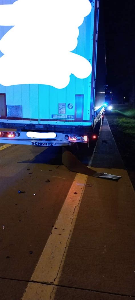 Wypadek samochodu osobowego i ciężarówki na autostradzie A4 Gazeta