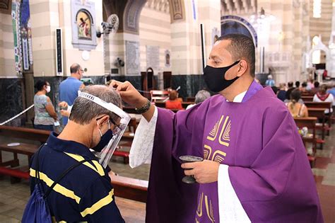 Quarta feira de Cinzas a Igreja Católica celebra o início da Quaresma