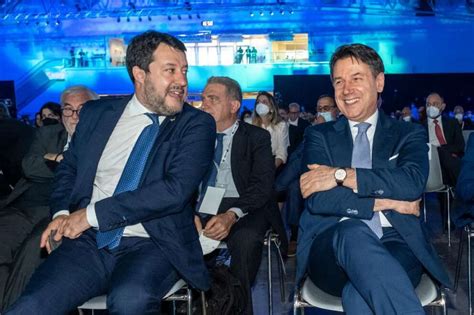 Sondaggio Salvini Sorride E Conte Scivola L Ultima Supermedia Sui