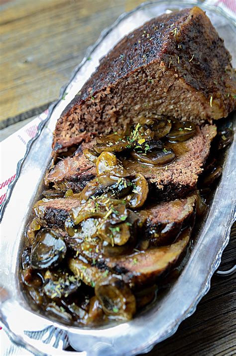 Slow Cooker Pot Roast With Au Jus Gravy