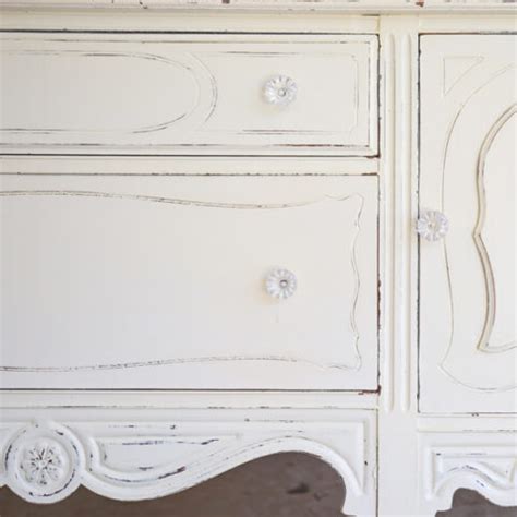 3 Best Ways How To Distress Wood And Furniture With Paint Angela