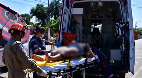 Motorista invade preferencial e bate em motociclista na Vila Operária