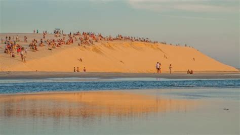 Duna de Jericoacoara que diminuiu de tamanho é ponto de encontro de
