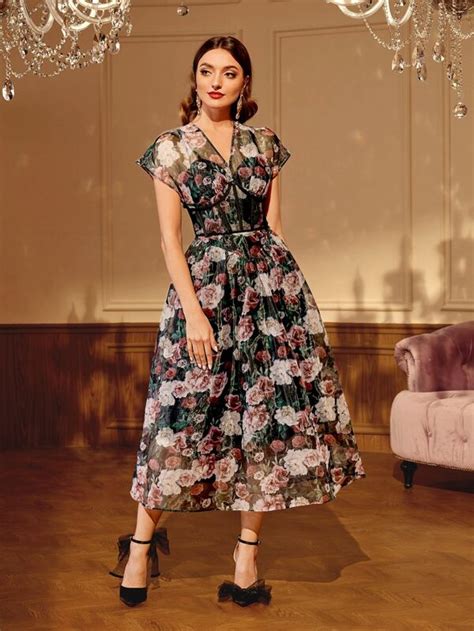 SHEIN Modely Vestido escote V de manga murciélago con estampado floral