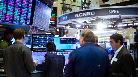 Wall Street cerró con mayoría de bajas tras dato de empleo que apunta a
