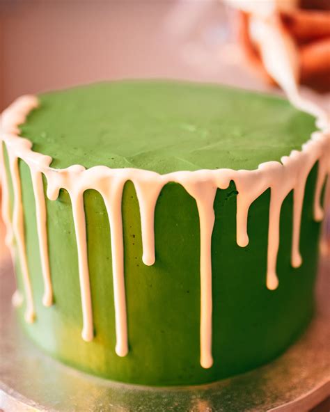 15 Easy Cake Decorating Ideas For Stunning And Simple Treats