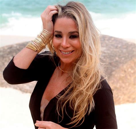 No elenco de Farofeiros 2 Danielle Winits revela que já passou