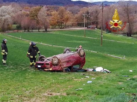 Incidente Auto Finisce Fuori Strada E Si Ribalta Un Ferito