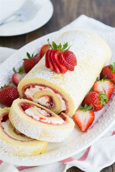 Voici une recette facile pour un gâteau roulé aux fraises délicieux