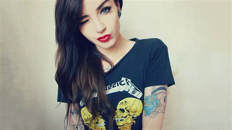 Femmes Tatouage Bagues De Nez Yeux Bleus Clin D Oeil Clin D Oeil