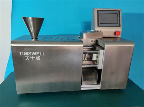 How To Adjust The Clamping Force Of Small Injection Molding Machine