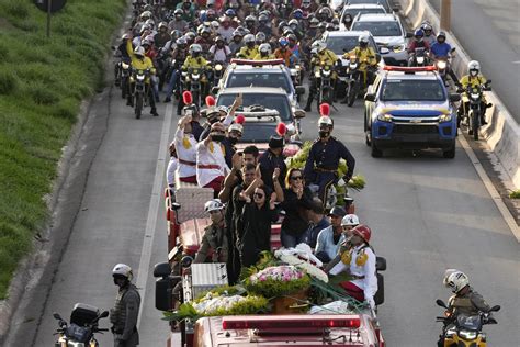 Corpo De Mar Lia Mendon A Enterrado No Cemit Rio Parque Memorial Em