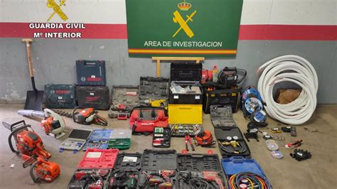 Detenidas dos personas por más de 25 robos en interior de vehículo en