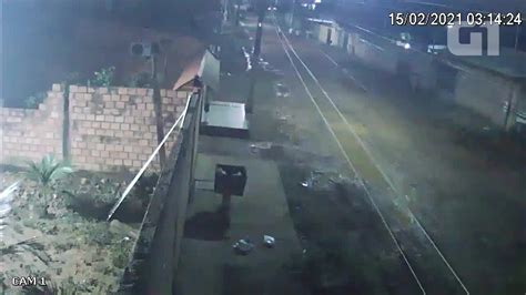 Vídeo Vídeo mostra momento em que homem é executado a tiros em rua de