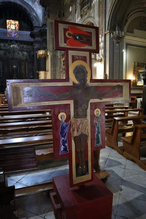 Napoli Crocifisso Stilizzato Nel Transetto Della Basilica Di Santa