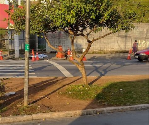 Corpo é encontrado perto de fios na Zona Leste de SP polícia investiga