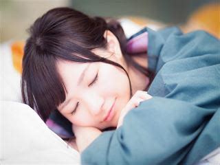 寝過ぎて頭痛になる原因と解消方法 今日のふた言