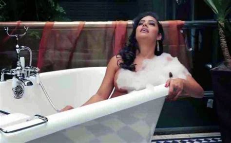 Amiguitas VIP Larissa Riquelme desnuda por última vez para sus fanáticos